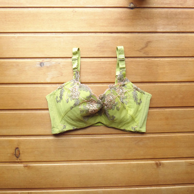 薄款上托聚拢收副乳调整型文胸