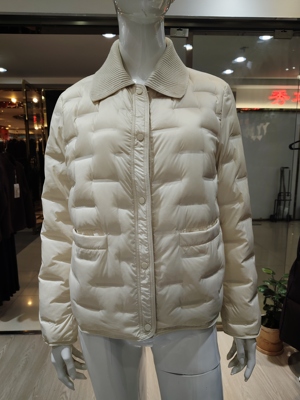 秋冬新款2025今年流行轻薄羽绒服女短款韩版时尚宽松减龄翻领外套