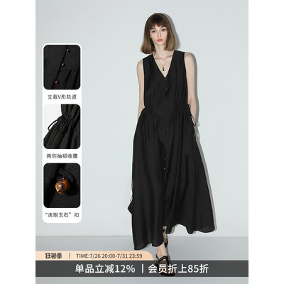 COCOBELLA静奢风V领无袖连衣裙长裙玉石扣小黑裙通勤背心裙FR7008