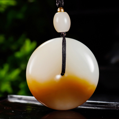 新疆大师郭磊作品和田玉且末料糖羊脂白玉平安扣20.05克