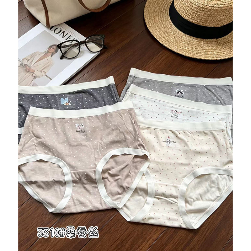 日系软糯小波点女士内裤透气底裆简约可爱卡通中腰三角裤头女轻薄