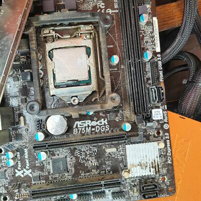 可维修B75m dgs 主板 (带挡板)加 i3 3240cpu