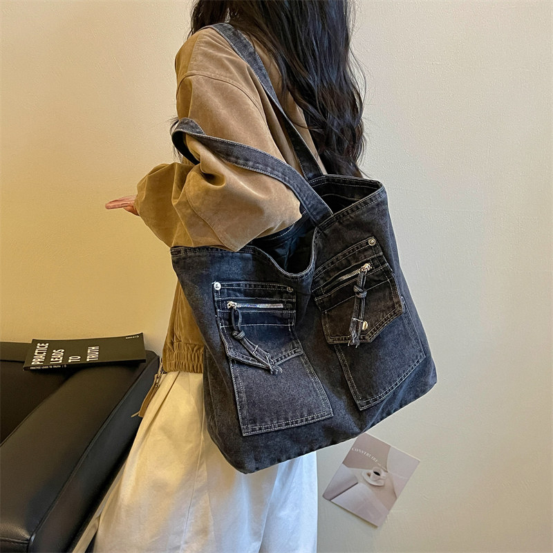 休闲牛仔托特包女大容量多口袋单肩包百搭通勤女包2026新款潮时尚