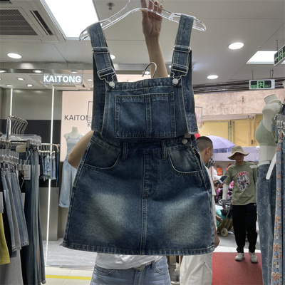 网红同款2026年夏季新款复古深蓝色减龄百搭牛仔防走光背带短裙