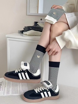 刺绣学院风中筒袜子东大门透气