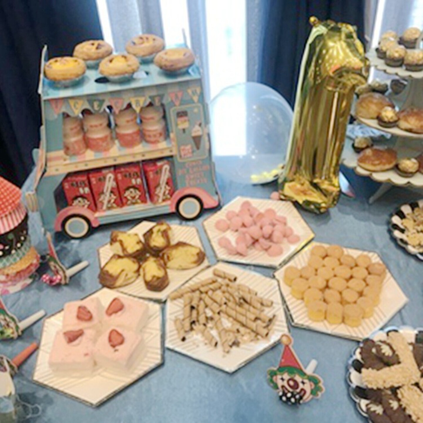 儿童聚会装饰纸盘男女孩生日蛋糕装饰甜品台摆件装水果零食野餐盘