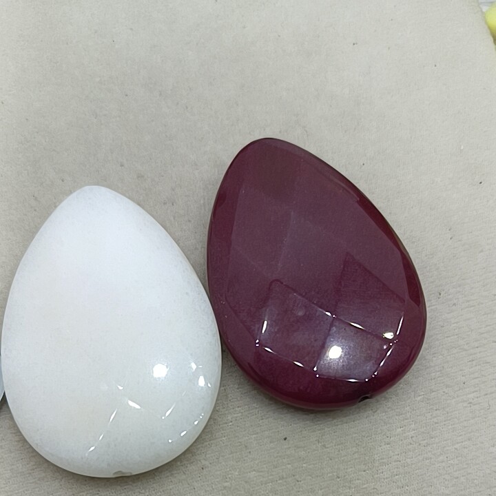 68满29元包邮  有孔大天然石2个
