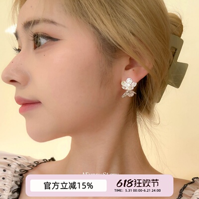 超百搭小众花朵耳钉耳夹女