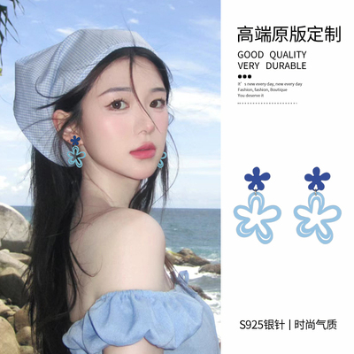 蓝色镂空花朵海边耳环2025年新款高级感多巴胺耳钉女度假甜美耳饰