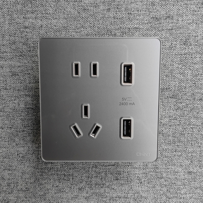 正泰五孔双USB五孔插座 NEW3-L13235D超薄玻璃面双USB 2400毫安5V