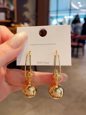 高级感轻奢金属冷淡风圆球耳环