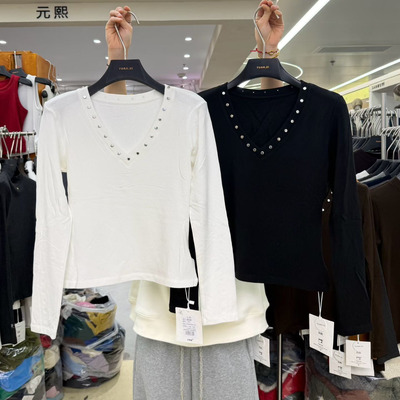 YUAN XI元熙8318秋冬新款V领柳钉加绒长袖T恤女黑修身打底衫上衣