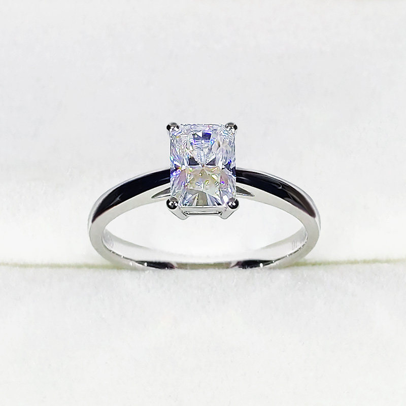 定制PT铂金镶钻戒指18K金莫桑石女戒长方形雷迪恩形1克拉莫桑钻戒_虎窝淘