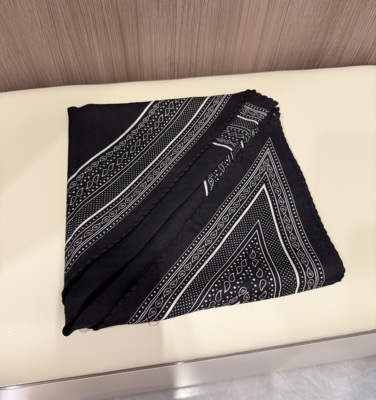 福利 纯色丝毛三角巾真丝拼美丽奴绵羊毛黑色bandana披肩围巾女
