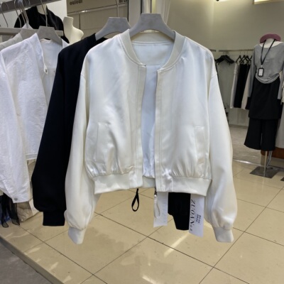 2026春秋新款短款棒球外套女今年流行宽松休闲白色亮面圆领棒球服