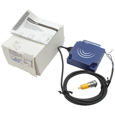 Telemecanique XS8D1A1PBL2 N?herungssensor / Proximity sensor