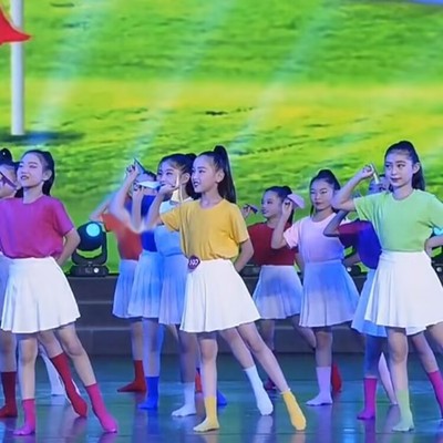 演出服女青春活力表演服