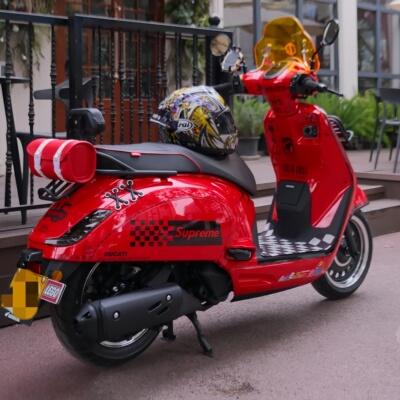 适用本田NS150LA改装supreme贴纸