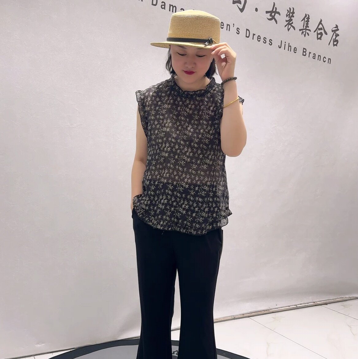 31118女权贵族夏款新品木耳边碎花图案美背坎袖上衣加大码女装