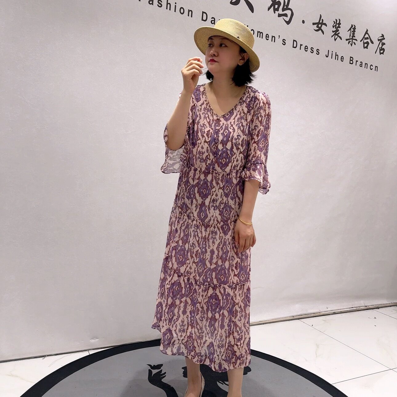 5327芮娜依莲夏款新品重工v领七分袖木耳边显瘦连衣裙加大码女装