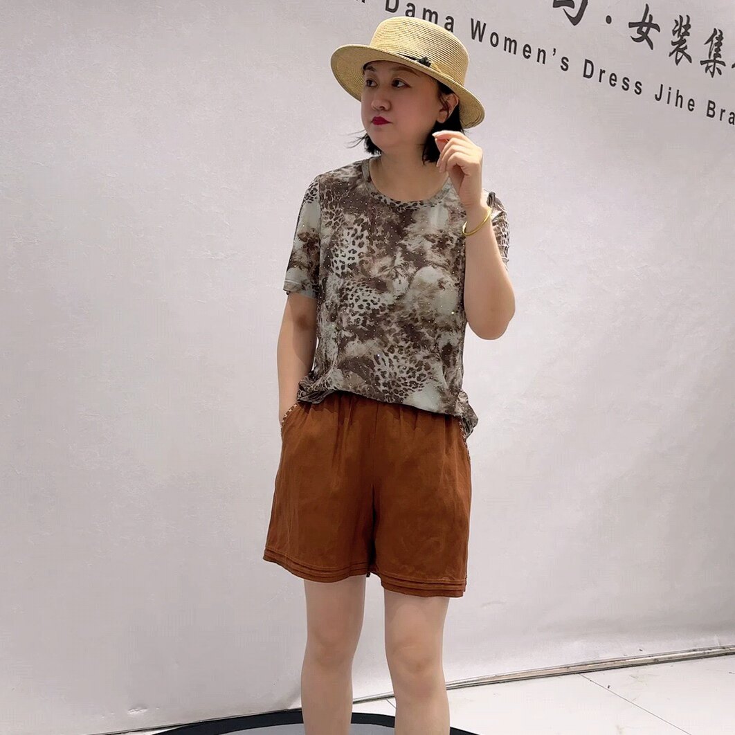 5196芮娜依莲夏款新品五彩亮钻时尚减龄显瘦豹纹洋气衫加大码女装