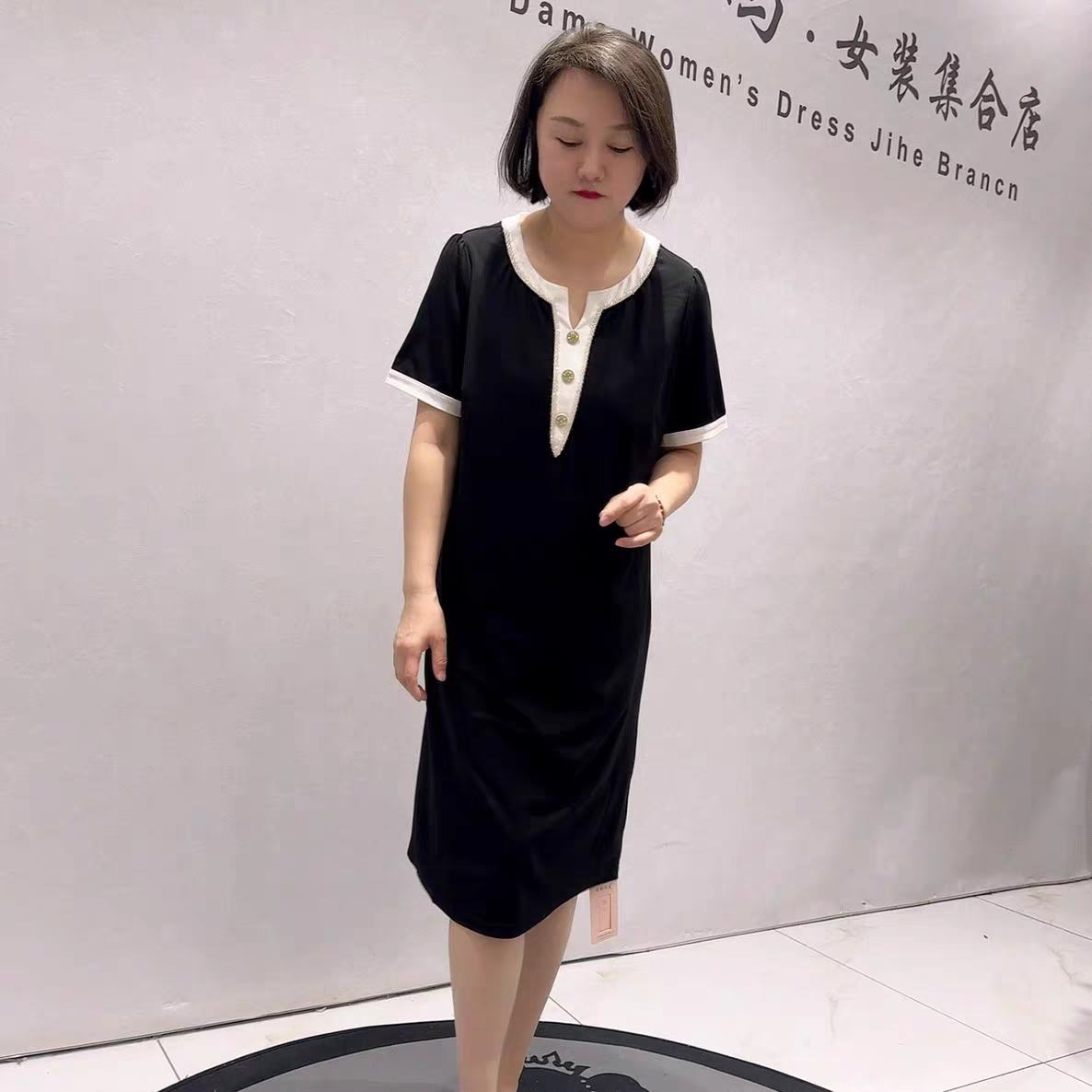 5841芮娜依莲初夏新品设计感衣领女人味气质风连衣裙加大码女装
