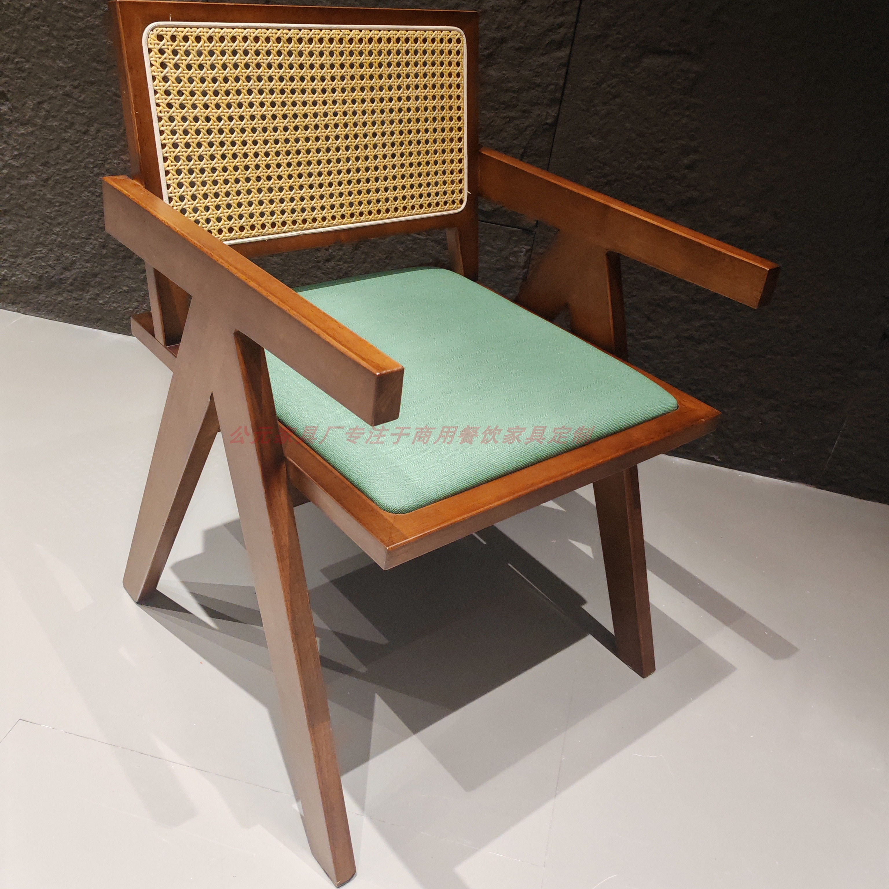 中古风实木藤编餐桌椅商用土菜馆复古椅子定制餐馆椅子餐厅凳子