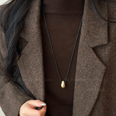 博主同款金属水滴吊坠黑绳项链女简约冷淡风长款毛衣链高级感配饰