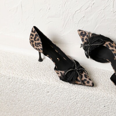 一代佳人官方正品26C1695法式高端蝴蝶结尖头细跟浅口侧空高跟鞋