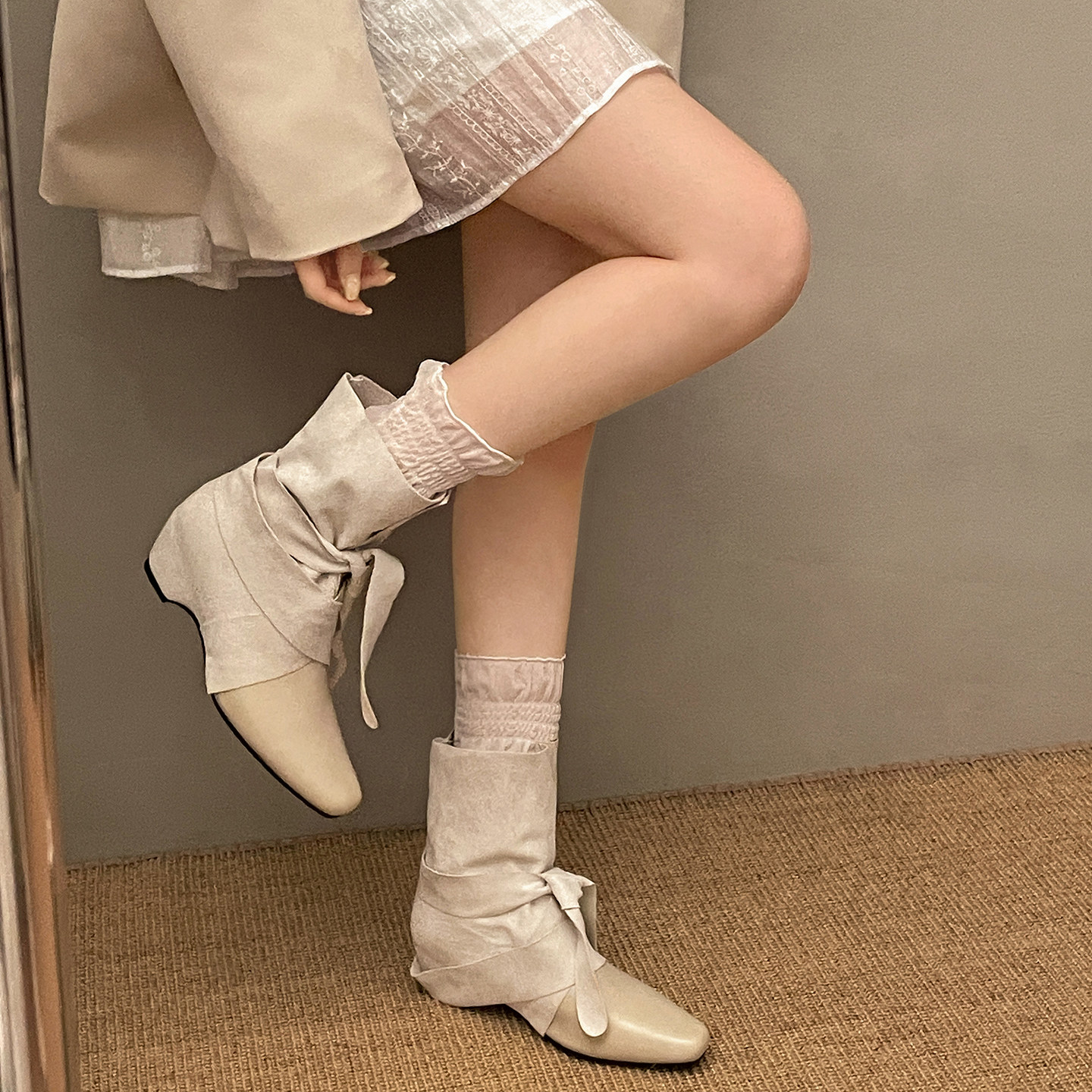 南在南方复古尖头增高粗跟靴子女款秋2026新款配裙子百搭显瘦短靴
