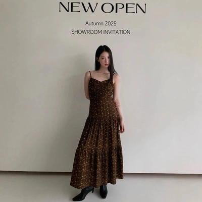 07.28十三行早秋25秋度假风吊带连衣裙女褶皱修身显瘦碎花裙F6206