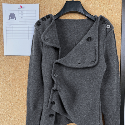 娜娜同款100羊毛不规则纽扣开衫