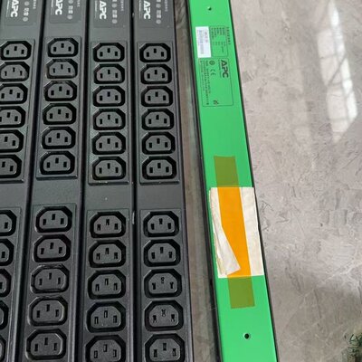 施耐德APC AP6221CH机架式配电单元，带防雷功能 1--议价商品