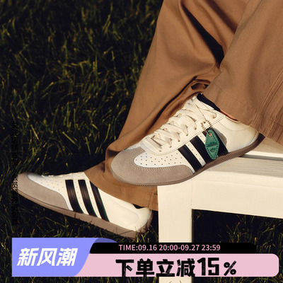 阿迪达斯三叶草女款薄底休闲鞋