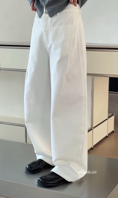 26155诗歌兰女装2026春款 气质百搭休闲口袋直筒裤白色牛仔裤女