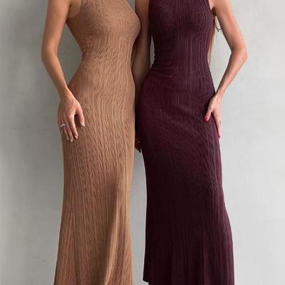 High-necked sleeveless knitted midi skirt 高领无袖针织中长裙