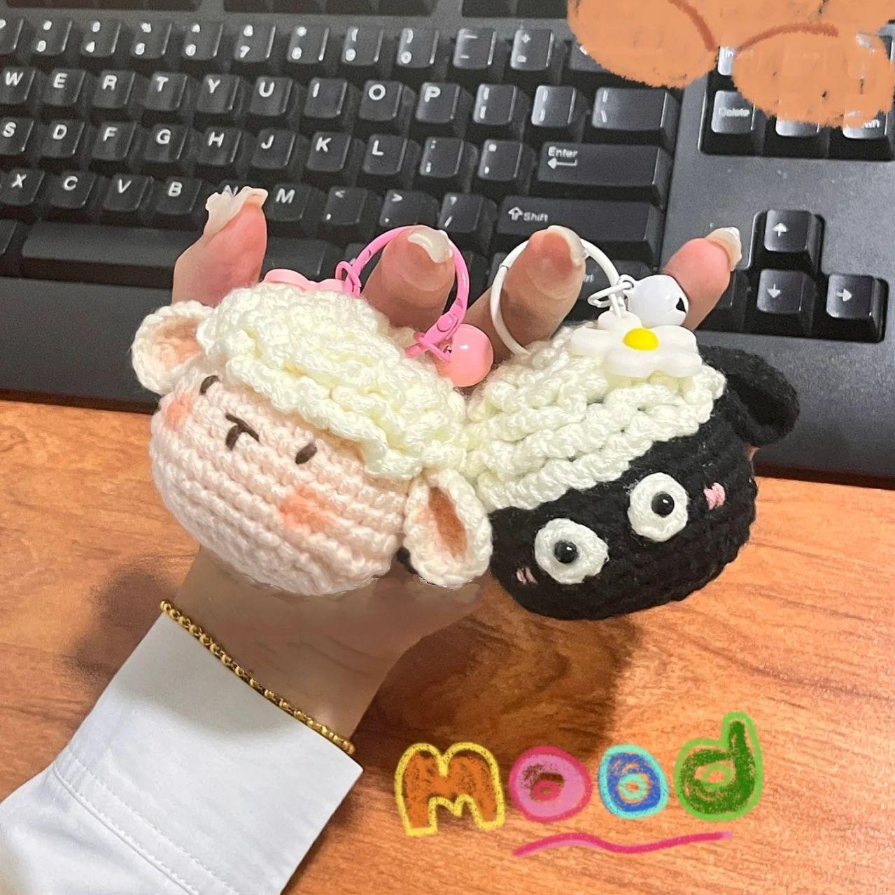 情侣小羊挂件毛线手工编织diy迷你绵羊玩偶娃娃挂件钥匙扣针织
