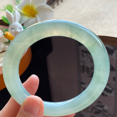 5.22批4666号？55.5-10.8 冰绿果冻镯！底色是冰晴水绿 ！