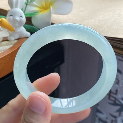 4.33批2512号55.4-12-8.8 冰浅晴水飘绿镯！色泽淡淡的！