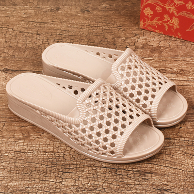 新款外穿柔软坡跟塑料水晶果冻色拖鞋不臭脚浴室防滑一字拖女士鞋