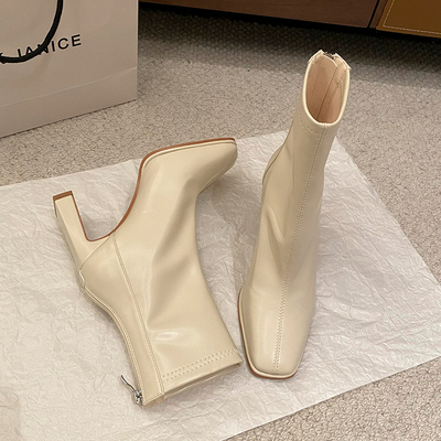 迪丽米迪 白色靴子女秋冬2024年新款弹力瘦瘦靴方头短靴女高跟靴