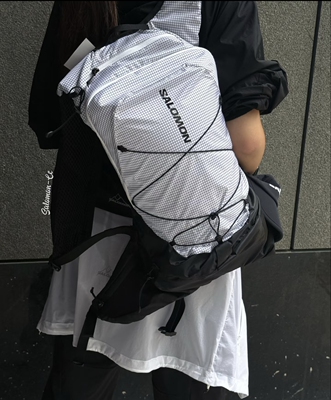 SALOMON萨洛蒙20L XT RMU 品牌字母标识登山包户外包黑白色橘色