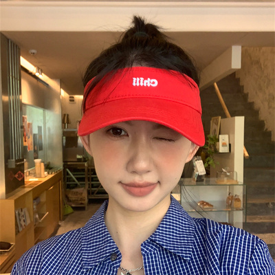 简约百搭小字母刺绣红色空顶帽女