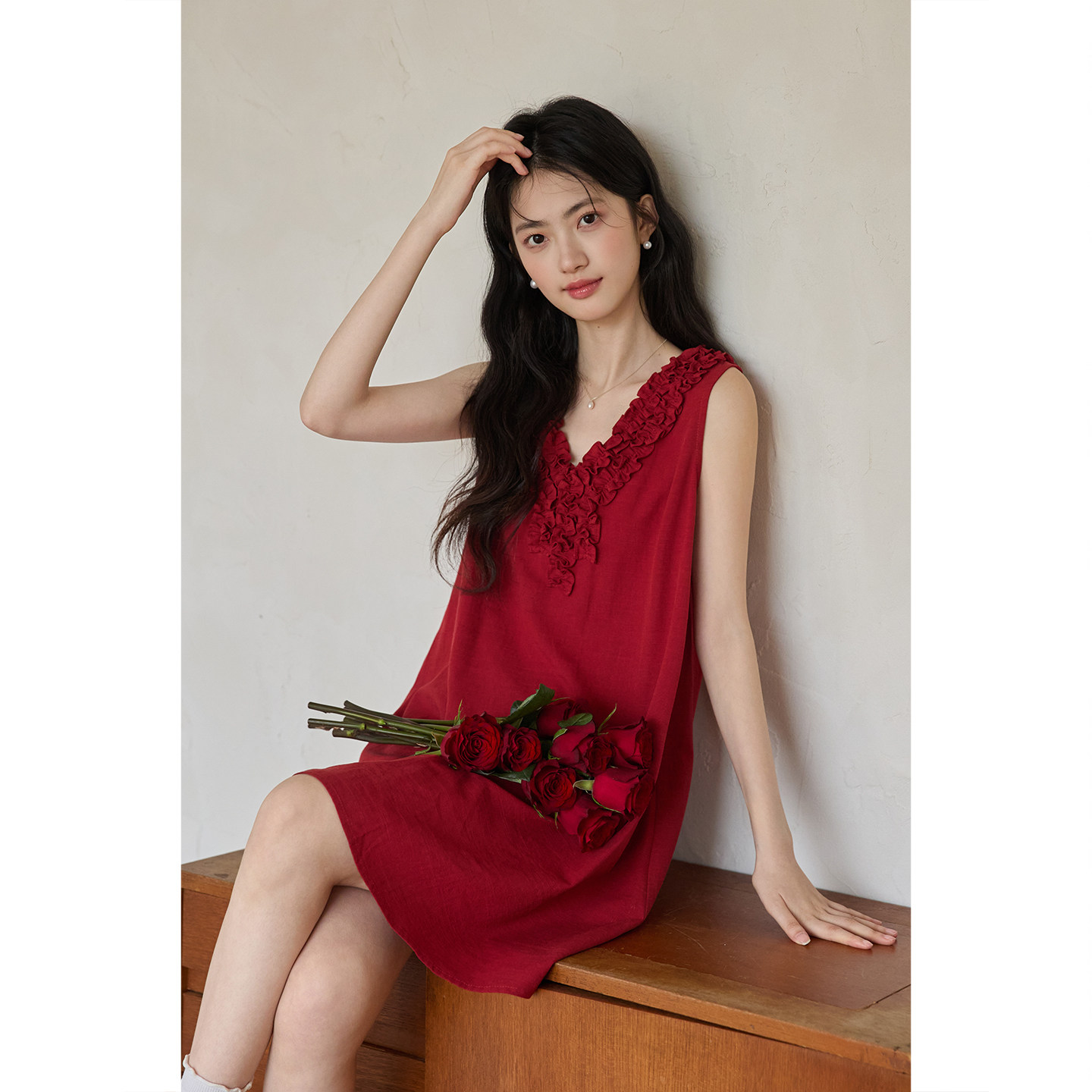 弥古复古红色v领连衣裙女夏2026新款设计感花边小个子背心裙短裙