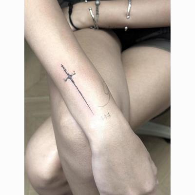 十字圣光剑 草本纹身贴半永久新款个性创意刺青ins风无毒遮疤贴纸