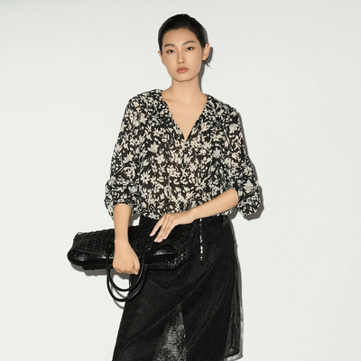 XG/雪歌26春法式设计感V领碎花衬衫女长袖雪纺衫女装XL121018B393