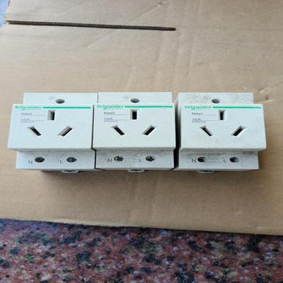 施耐德不散出不散出Easy9导轨插座EA9XN310(议价）