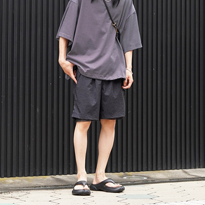 is-ness TECHNICAL VENTILATION SHORTS 男子功能性轻便纯色短裤