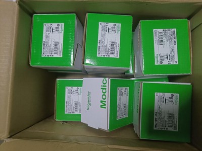 现货施耐德TM221CE40U全新原装正品，少量到货，23年