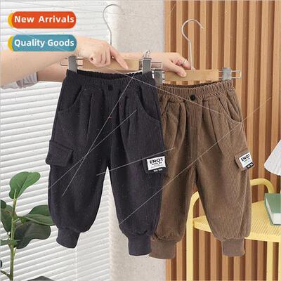 Baby cotton pants in small children in the fall and winter w